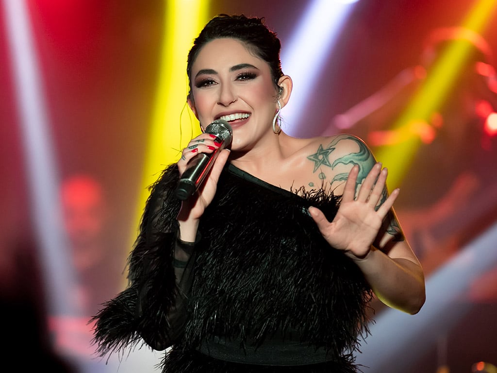Melek Mosso Kimdir? Müzik Kariyeri ve Şarkıları - Biletino