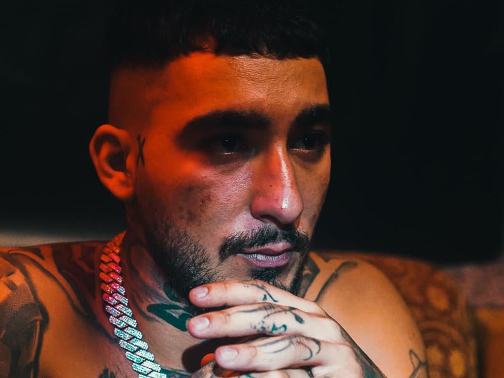 Uzi Kimdir? Şarkıları ve Albümleri - Biletino Blog