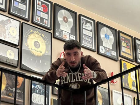 Uzi Kimdir? Şarkıları ve Albümleri - Biletino Blog